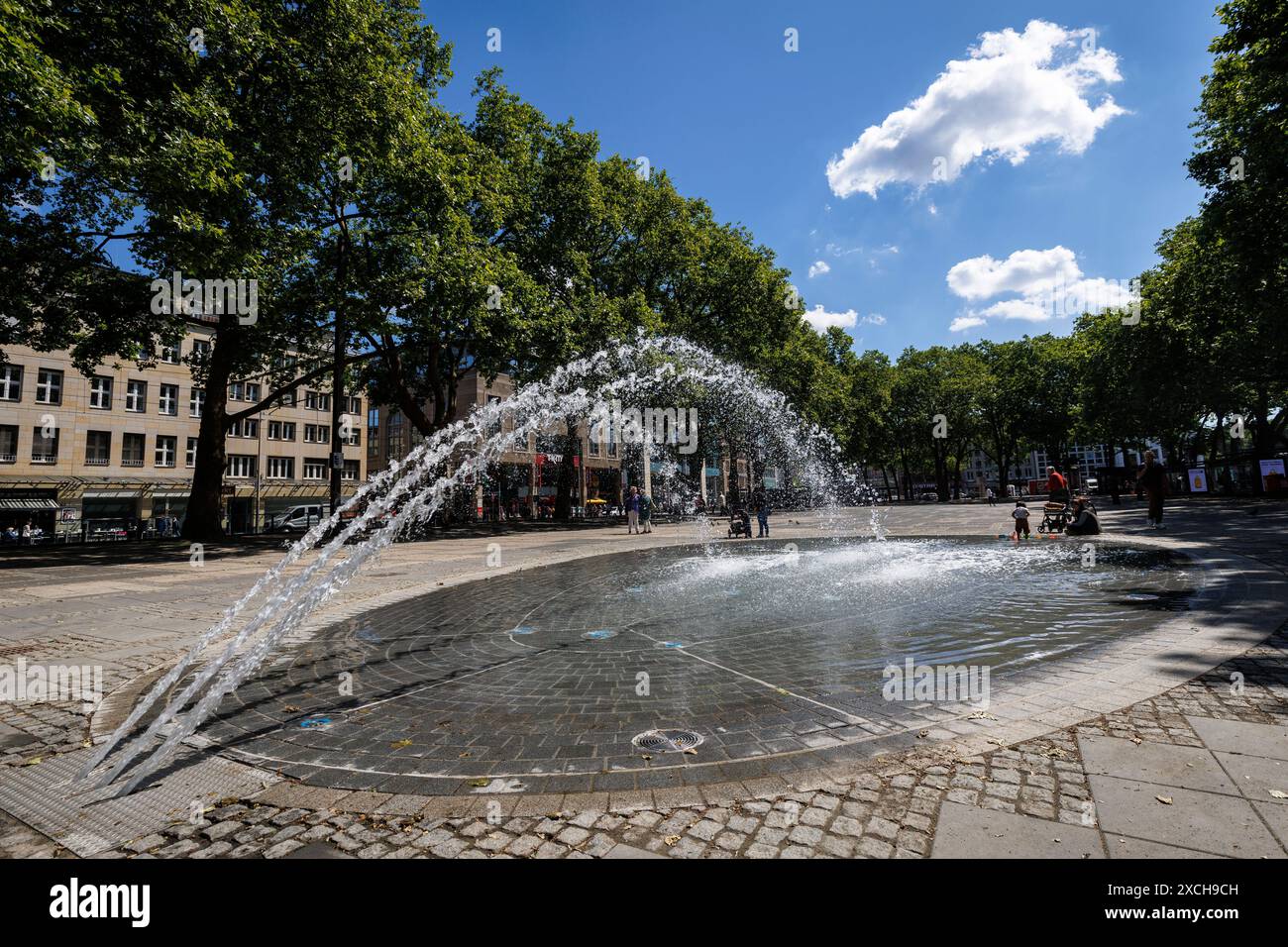 fountain on Neumarkt, the fountain that was shut down in 1997 was put ...