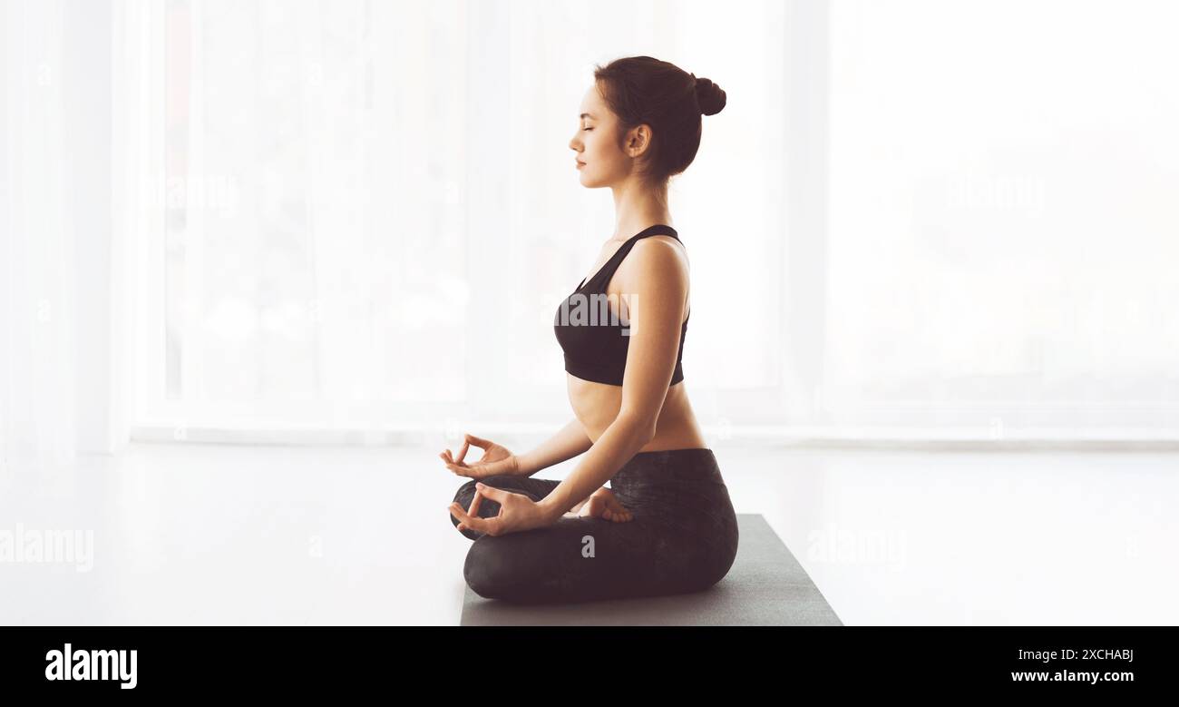 Postures relaxed hi-res stock photography and images - Alamy