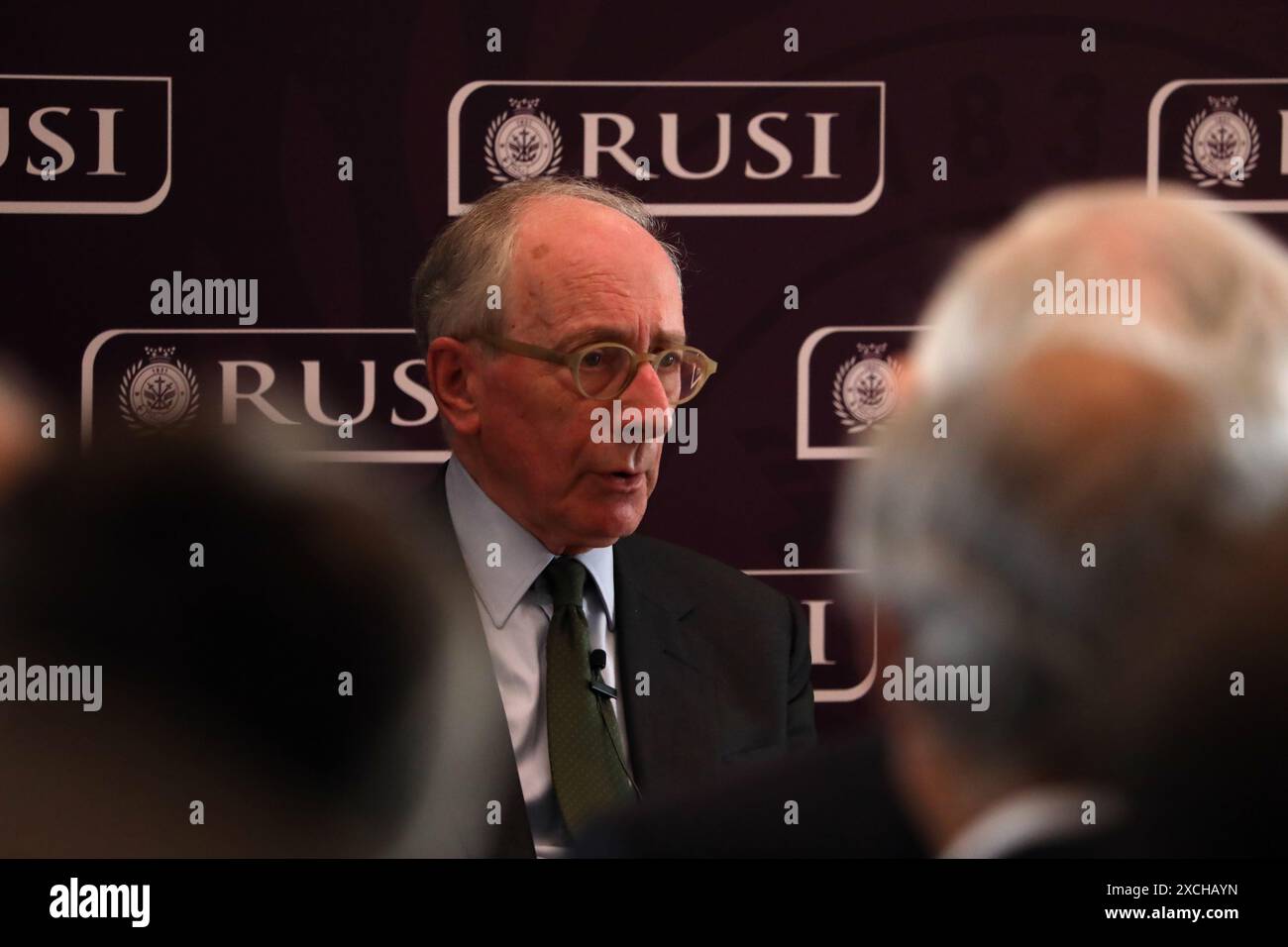 Former uk defense minister hi-res stock photography and images - Alamy