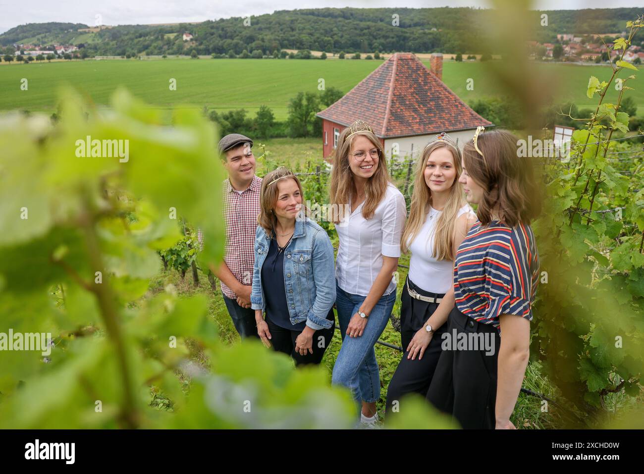17 June 2024, Saxony-Anhalt, Freyburg (Unstrut): Markus Herzer (l-r ...