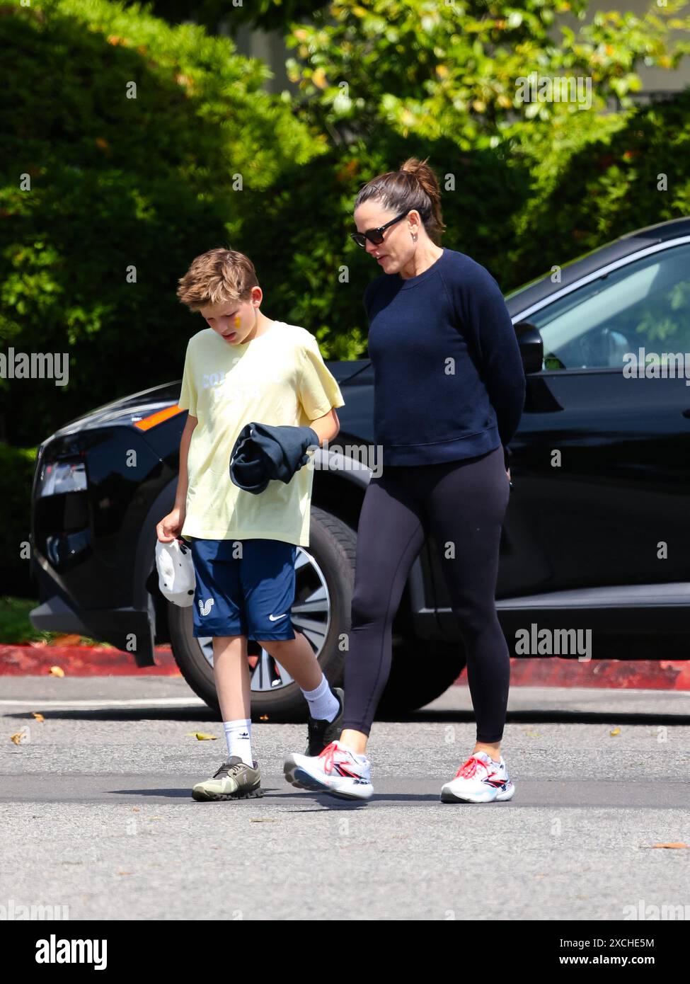 Instar Set: Jennifer Garner and her son Samuel Affleck runs errands ...