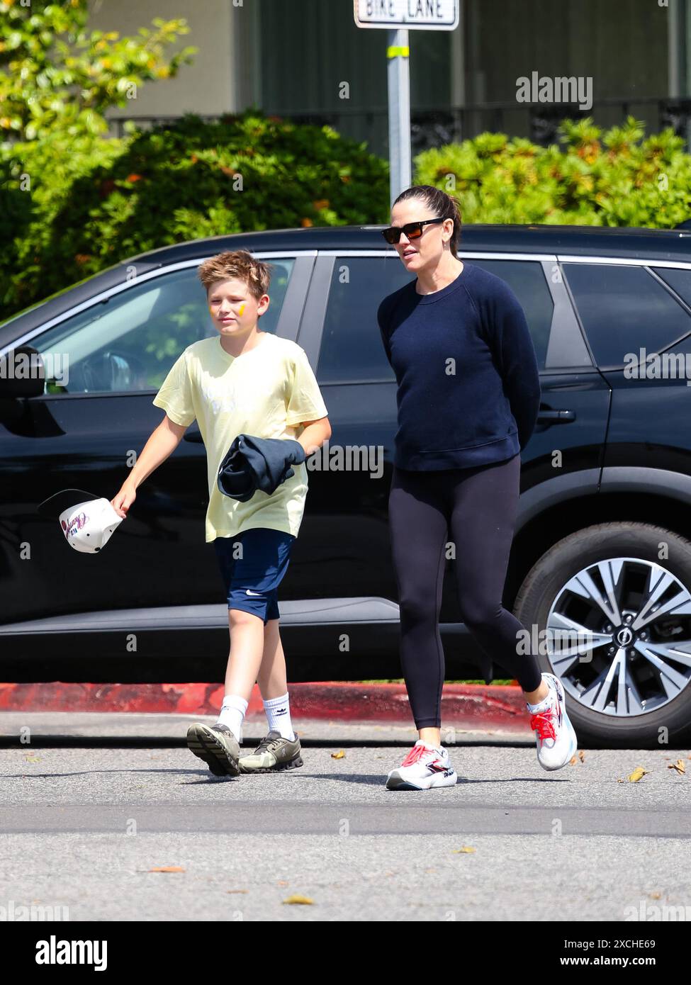 Instar Set: Jennifer Garner and her son Samuel Affleck runs errands ...