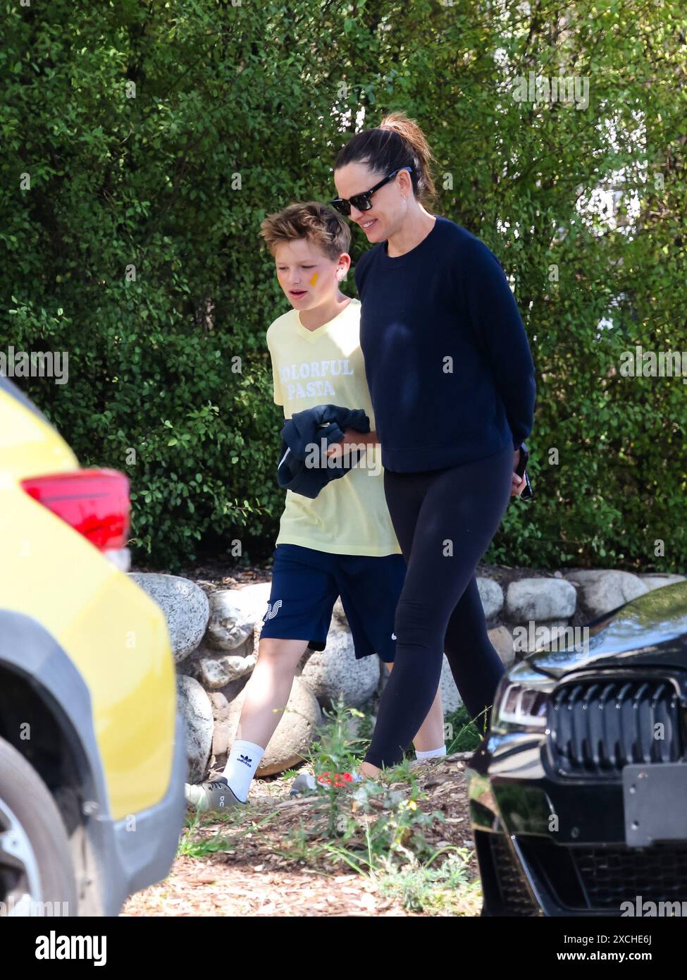 Instar Set: Jennifer Garner and her son Samuel Affleck runs errands ...