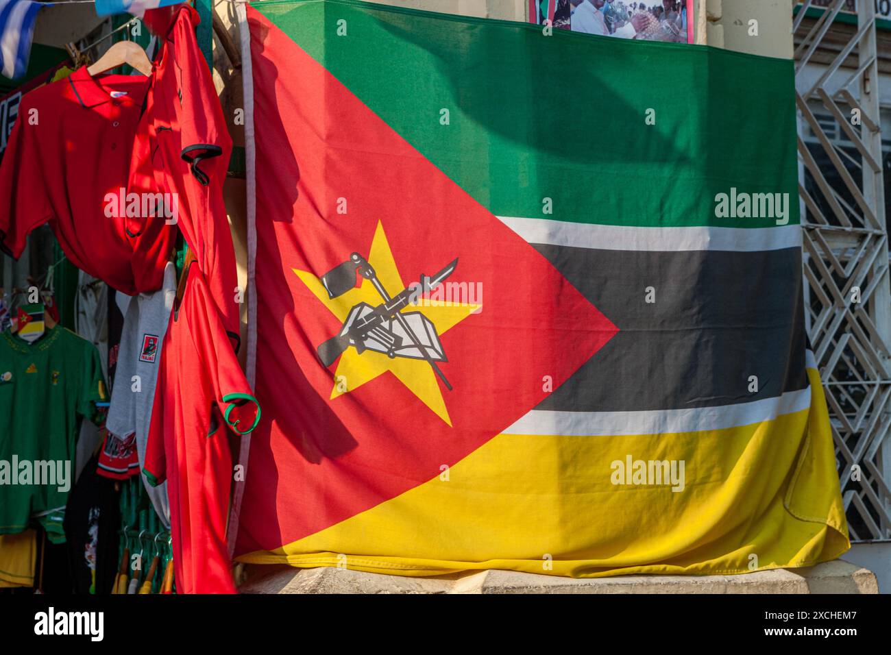Mozambique, Maputo, Maputo Cidade, Mozambique flag Stock Photo - Alamy