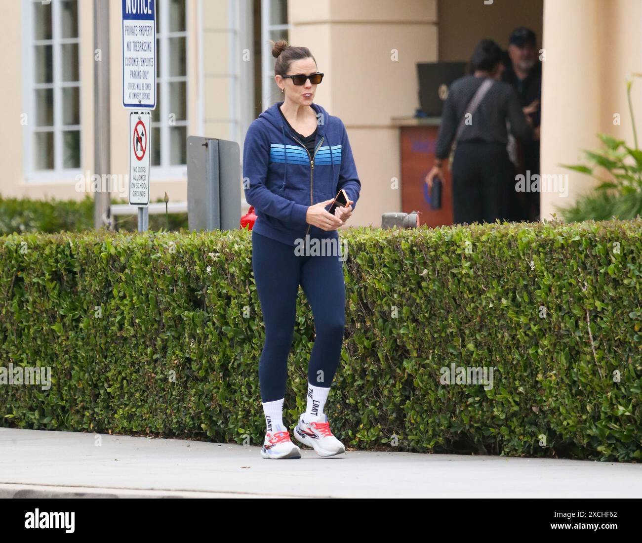 Exes Ben Affleck and Jennifer Garner reunite on their son Samuel's last ...