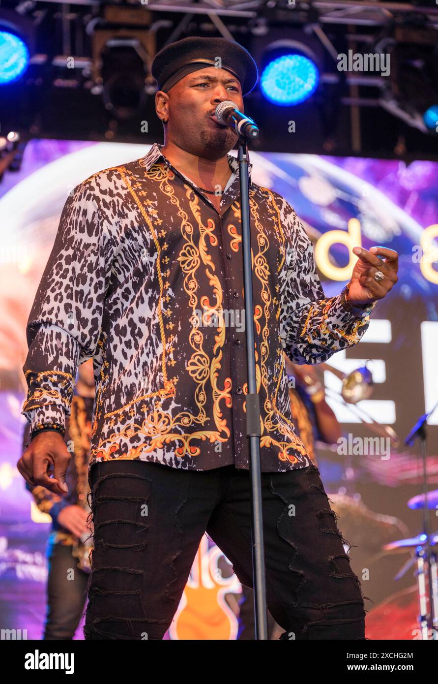 Claude Woods of the Earth, Wind and Fire Expereince performing at the ...