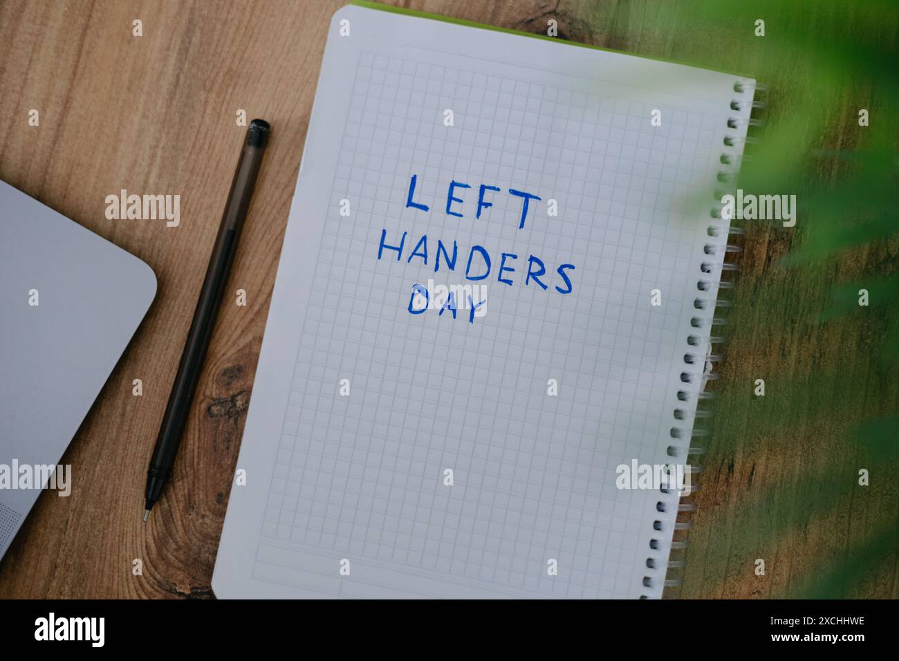 Left handers hi-res stock photography and images - Alamy