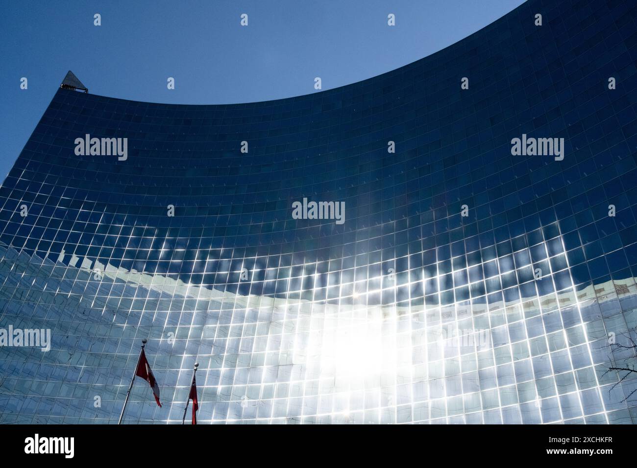 Toronto office building in the 700 University Avenue business centre ...