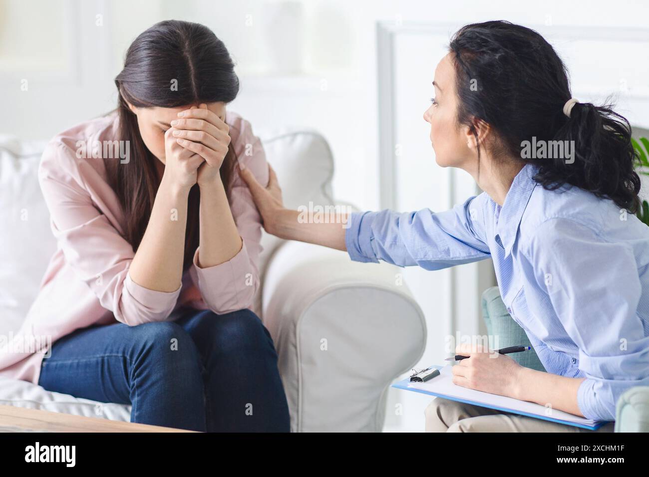 Woman crying therapy hi-res stock photography and images - Alamy