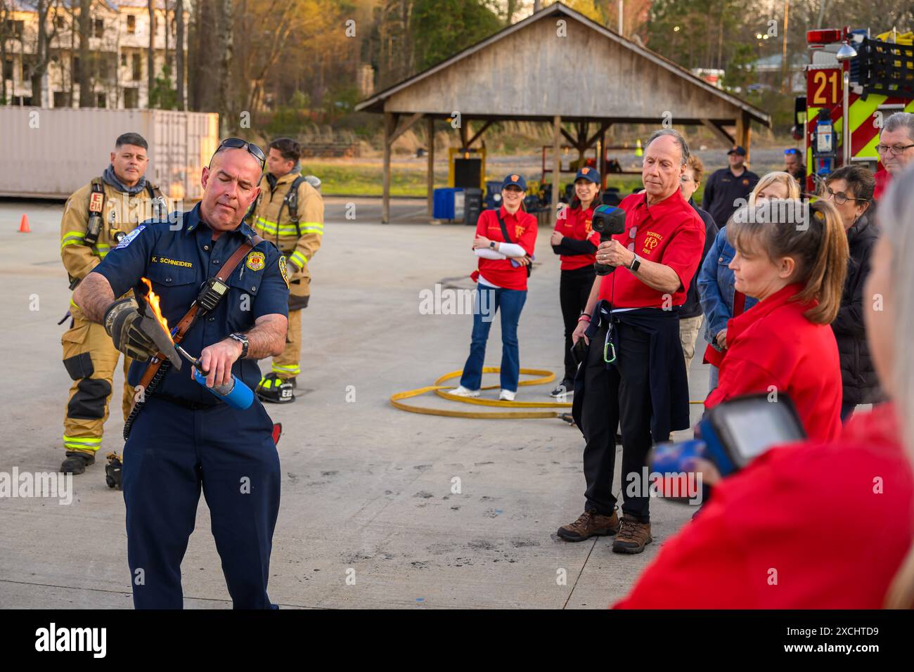 Citizens Fire Academy of Roswell Fire Department listens to instructor ...