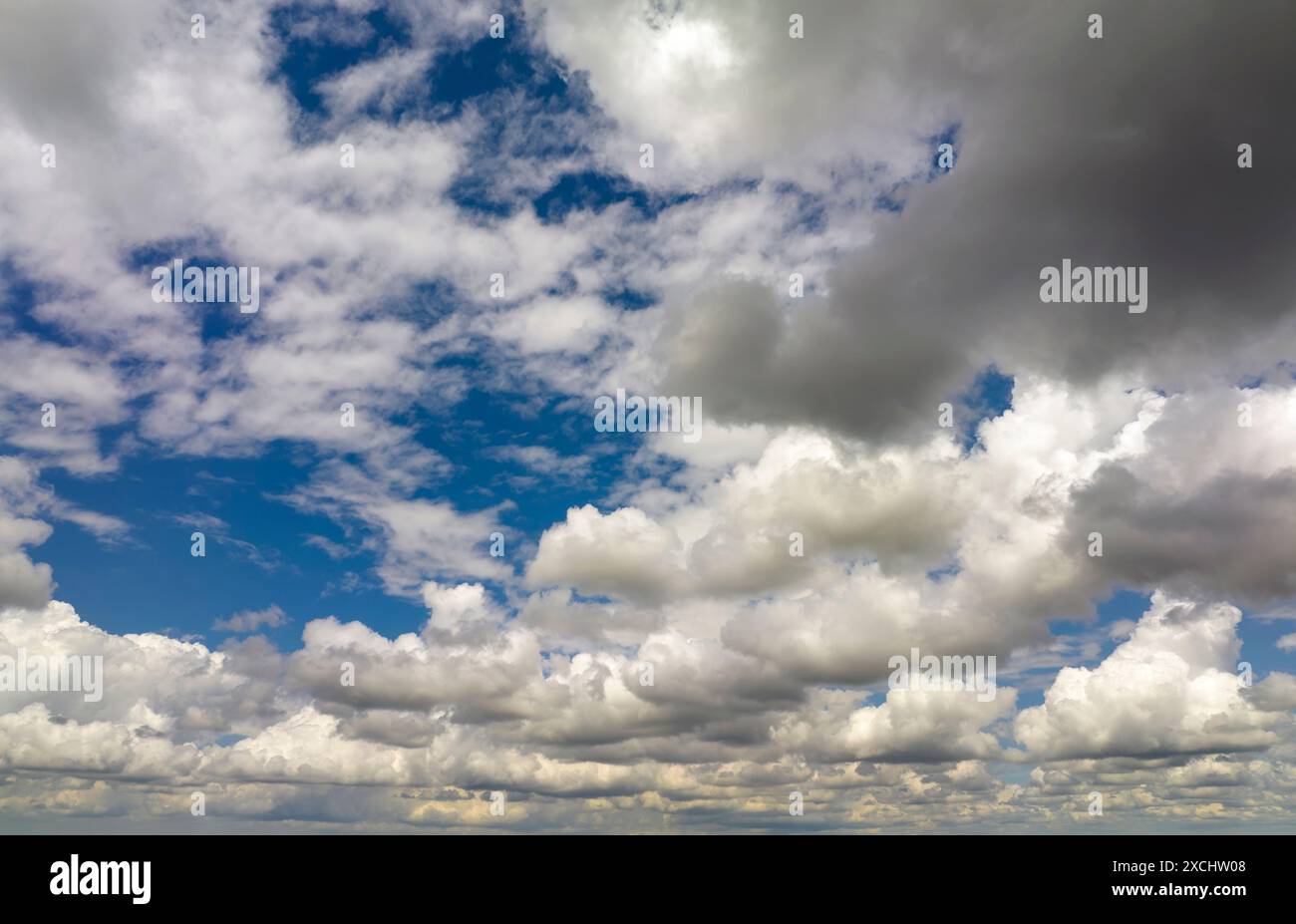 Video summer rainstorm hi-res stock photography and images - Alamy