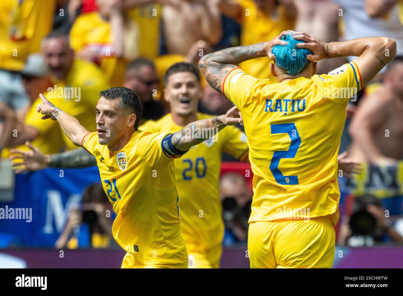 Tor zum 1:0 durch Nicolae Claudiu Stanciu (Rumaenien, #21), mit Dennis ...