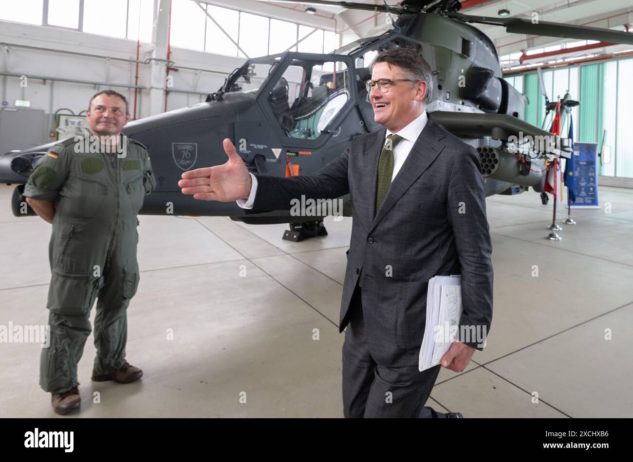 17 June 2024, Hesse, Wiesbaden: Boris Rhein (CDU, r), Hessian Minister ...