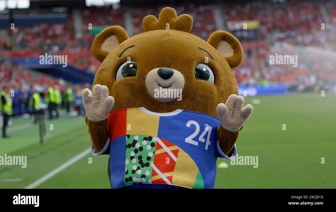 Football, Stuttgart, UEFA - EM24, Slovenia. 16th June, 2024. Denmark ...