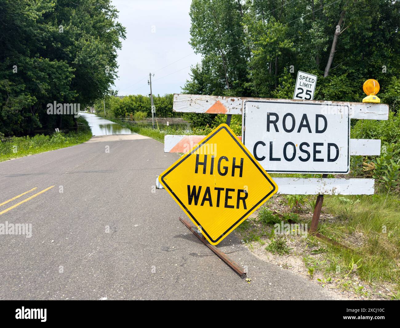Flood warning road signs hi-res stock photography and images - Alamy
