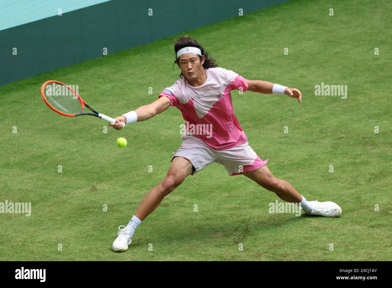 Halle, Germany. 17th June, 2024. Tennis, ATP Tour singles, men, 1st ...