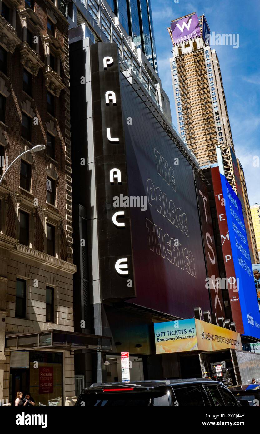 Palace theater marquee construction hi-res stock photography and images ...