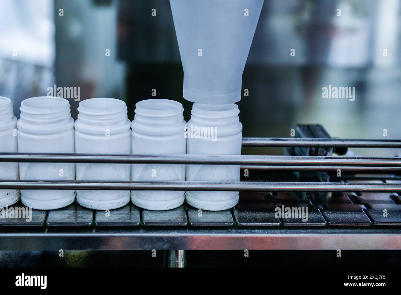 High speed counting and automatic tablet bottling machine in the ...