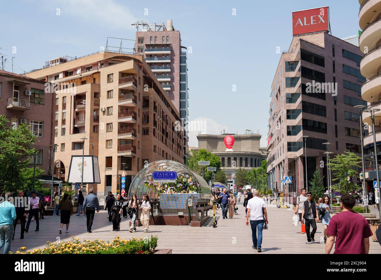Yerevan architecture armenia kentron hi-res stock photography and ...
