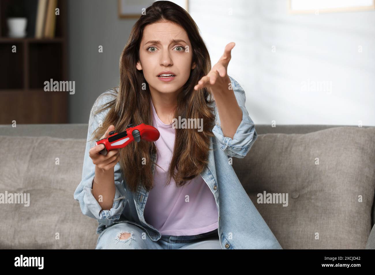 Confused gaming hi-res stock photography and images - Alamy
