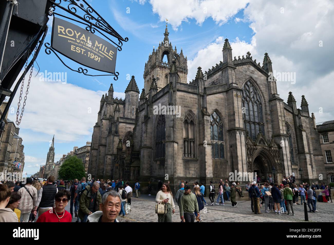 Edinburgh Scotland, UK 17 June 2024. Tourist on the Royal Mile. credit ...