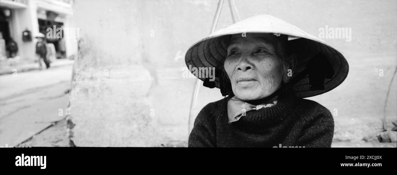 Vietnam Vietnam, 2080808, Frau mit traditionellem Hut *** Vietnam ...