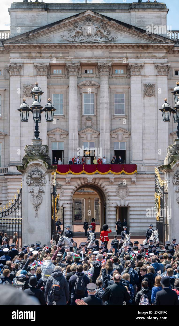 Royal family balcony hi-res stock photography and images - Alamy