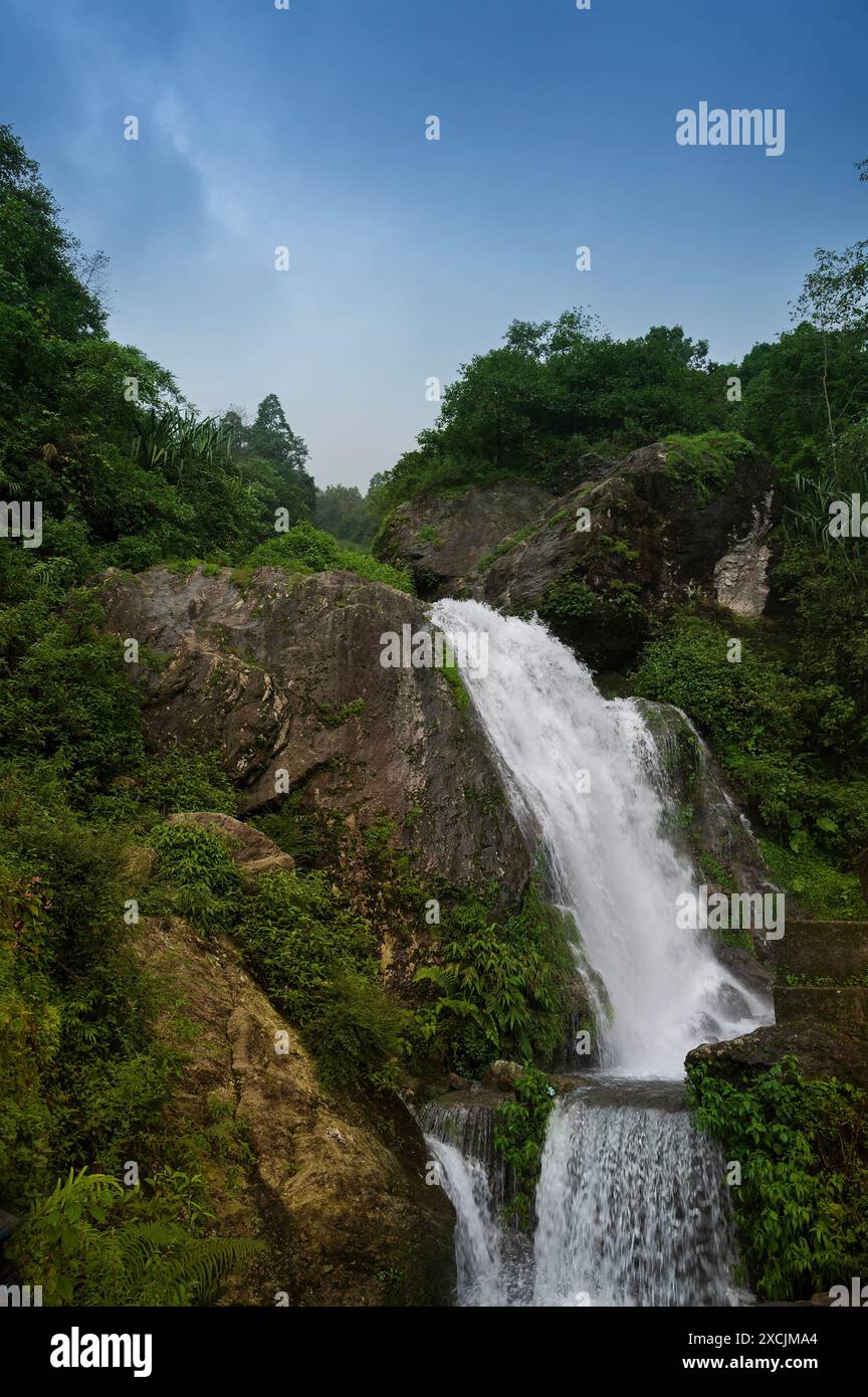 Beautiful Paglajhora waterfall on Kurseong, Himalayan mountains of ...