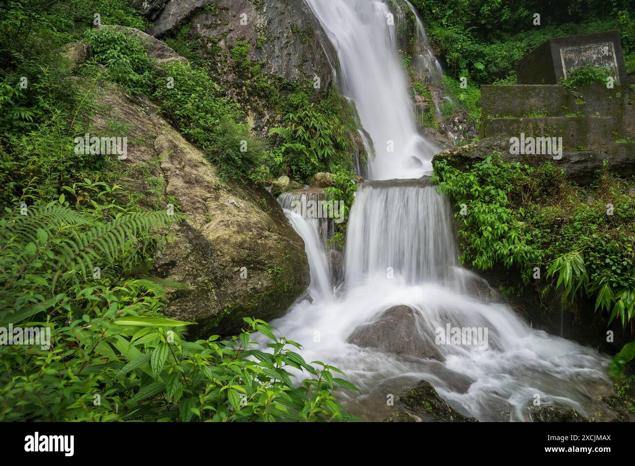 Beautiful Paglajhora waterfall on Kurseong, Himalayan mountains of ...