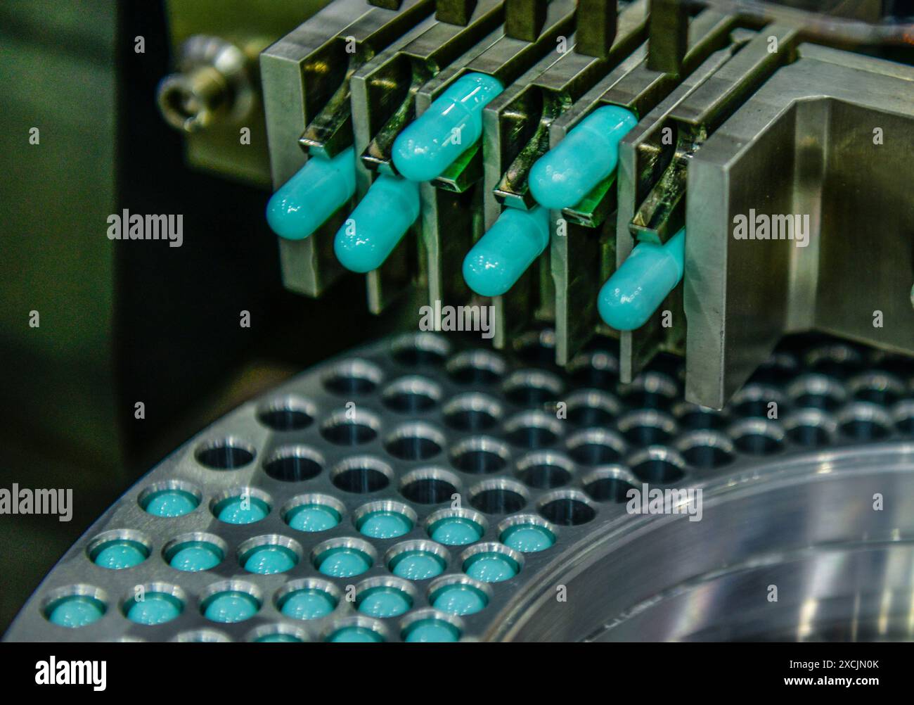 Pharmaceutical capsule hi-res stock photography and images - Alamy