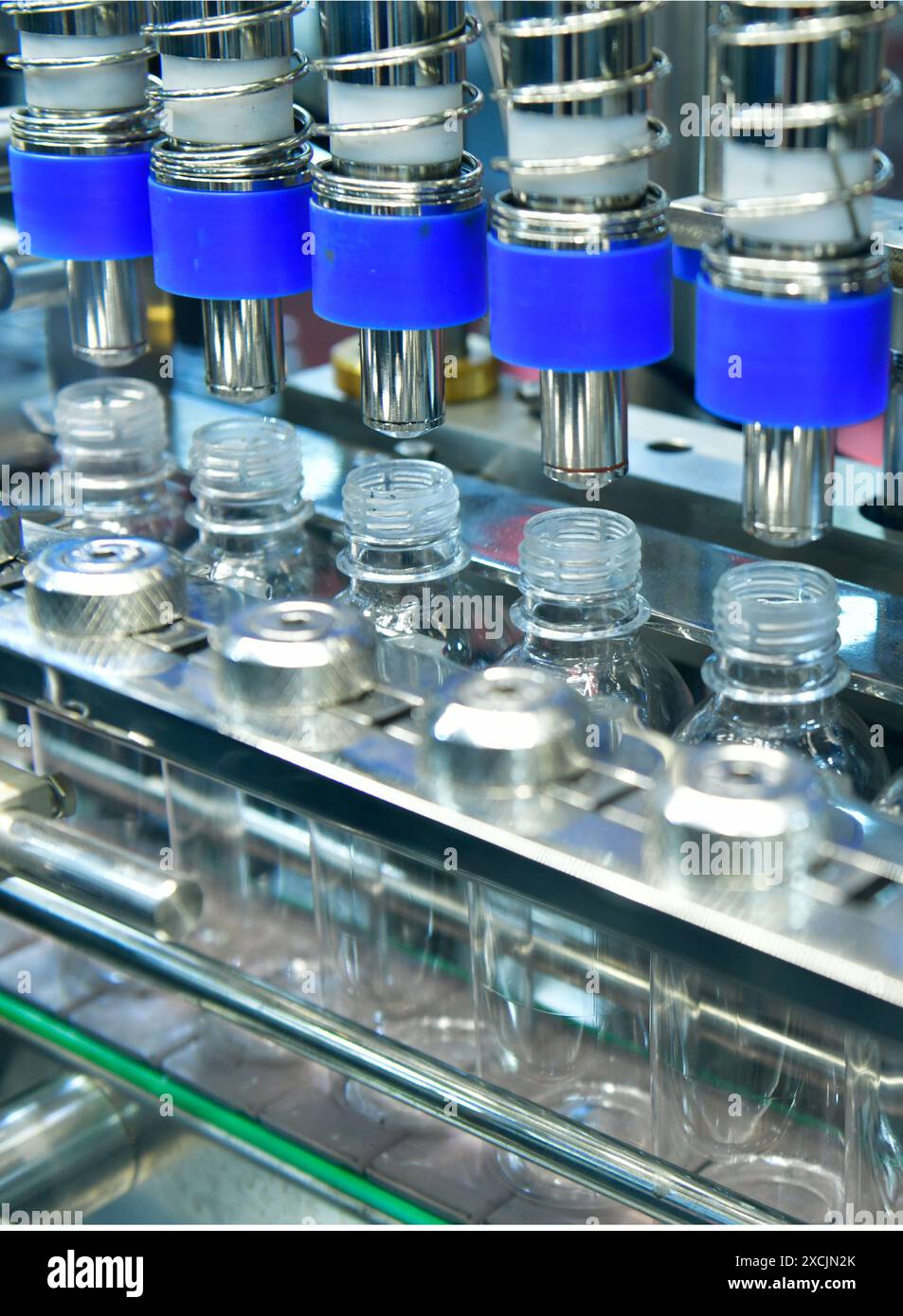 Plastic bottles in filling hi-res stock photography and images - Alamy