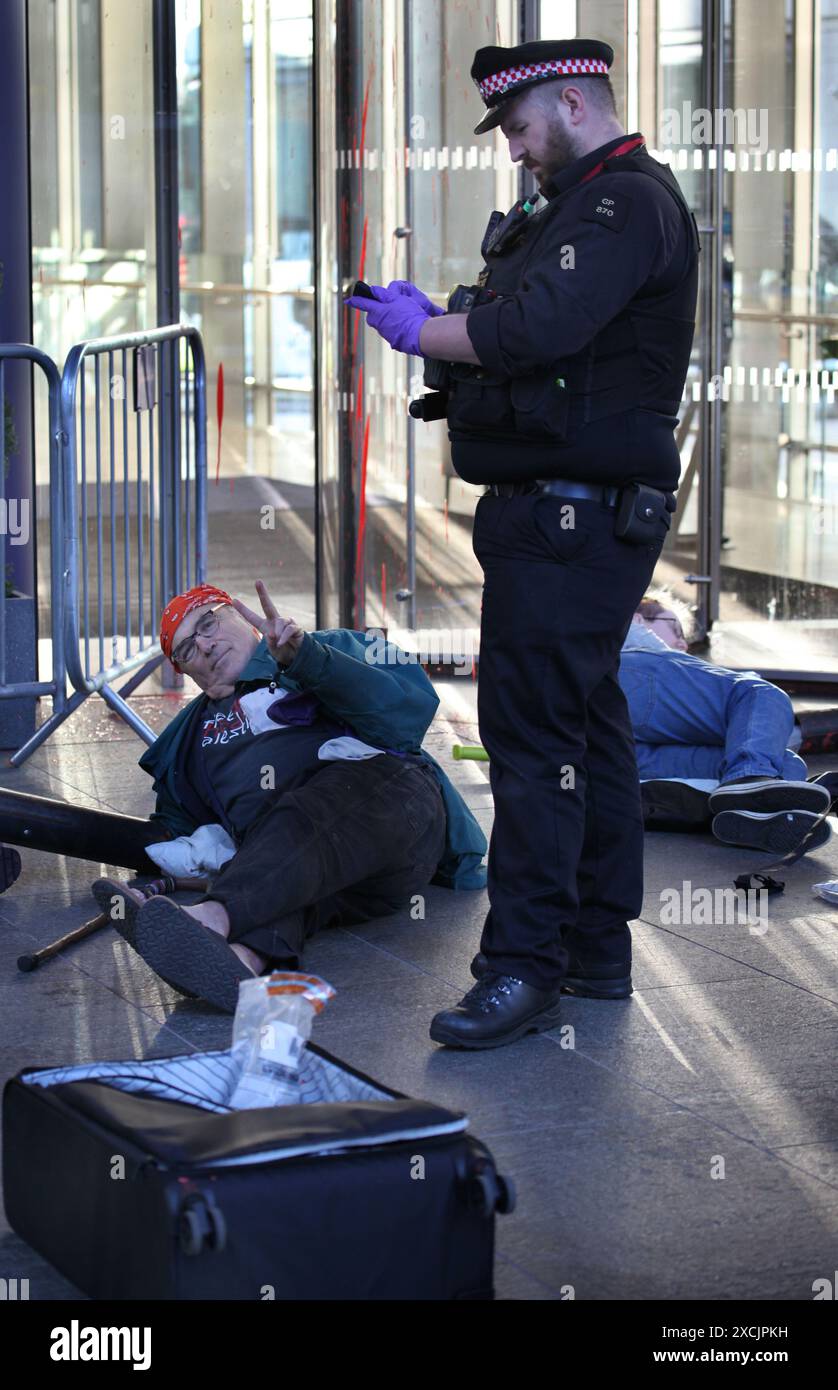 Police last sign off hi-res stock photography and images - Alamy