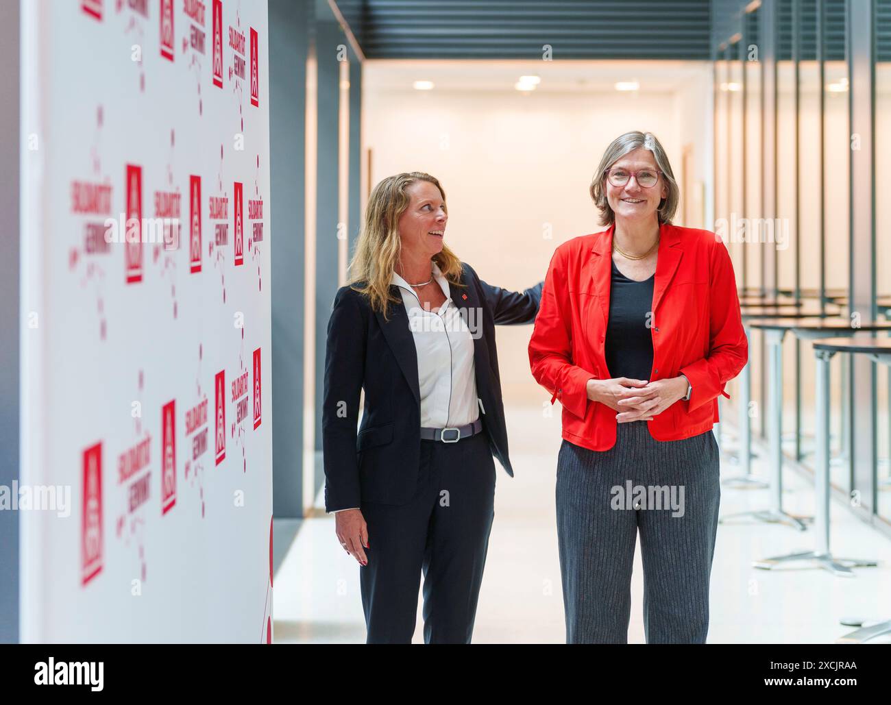 17 June 2024, Hesse, Frankfurt/Main: Nadine Boguslawski (l), IG Metall ...