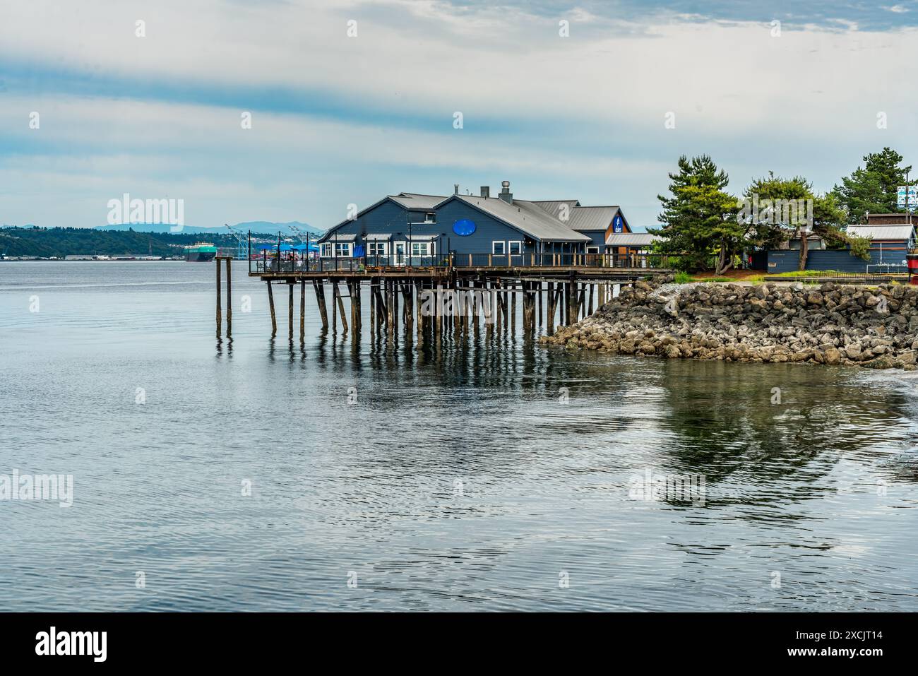 Shoreline building hi-res stock photography and images - Alamy