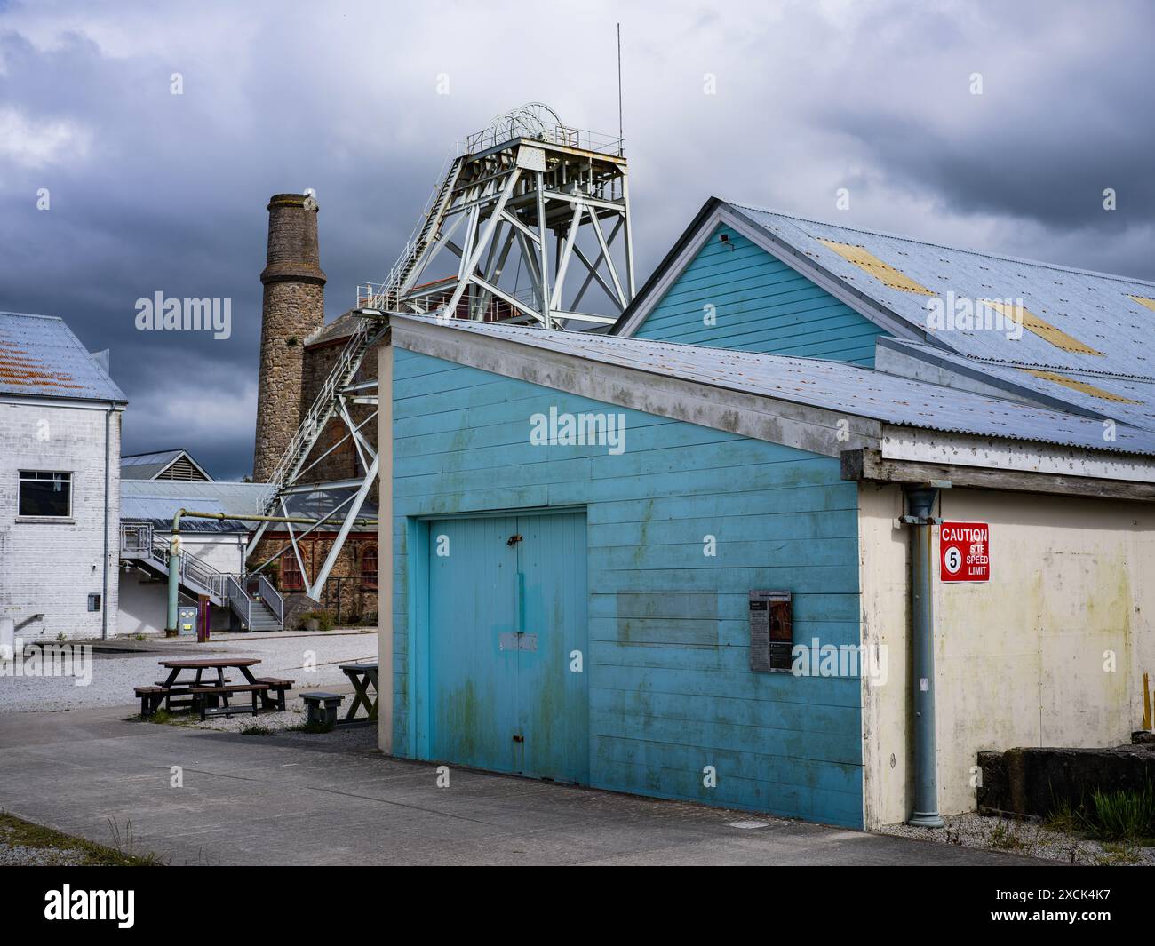 Cornwall engine house heartlands hi-res stock photography and images ...