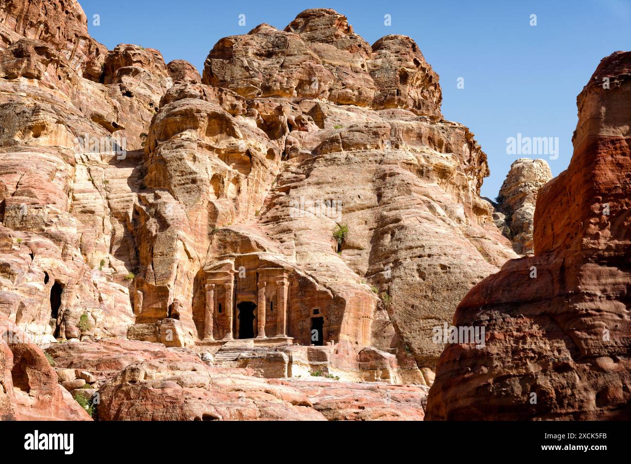 Ancient cliff dwelling hi-res stock photography and images - Alamy