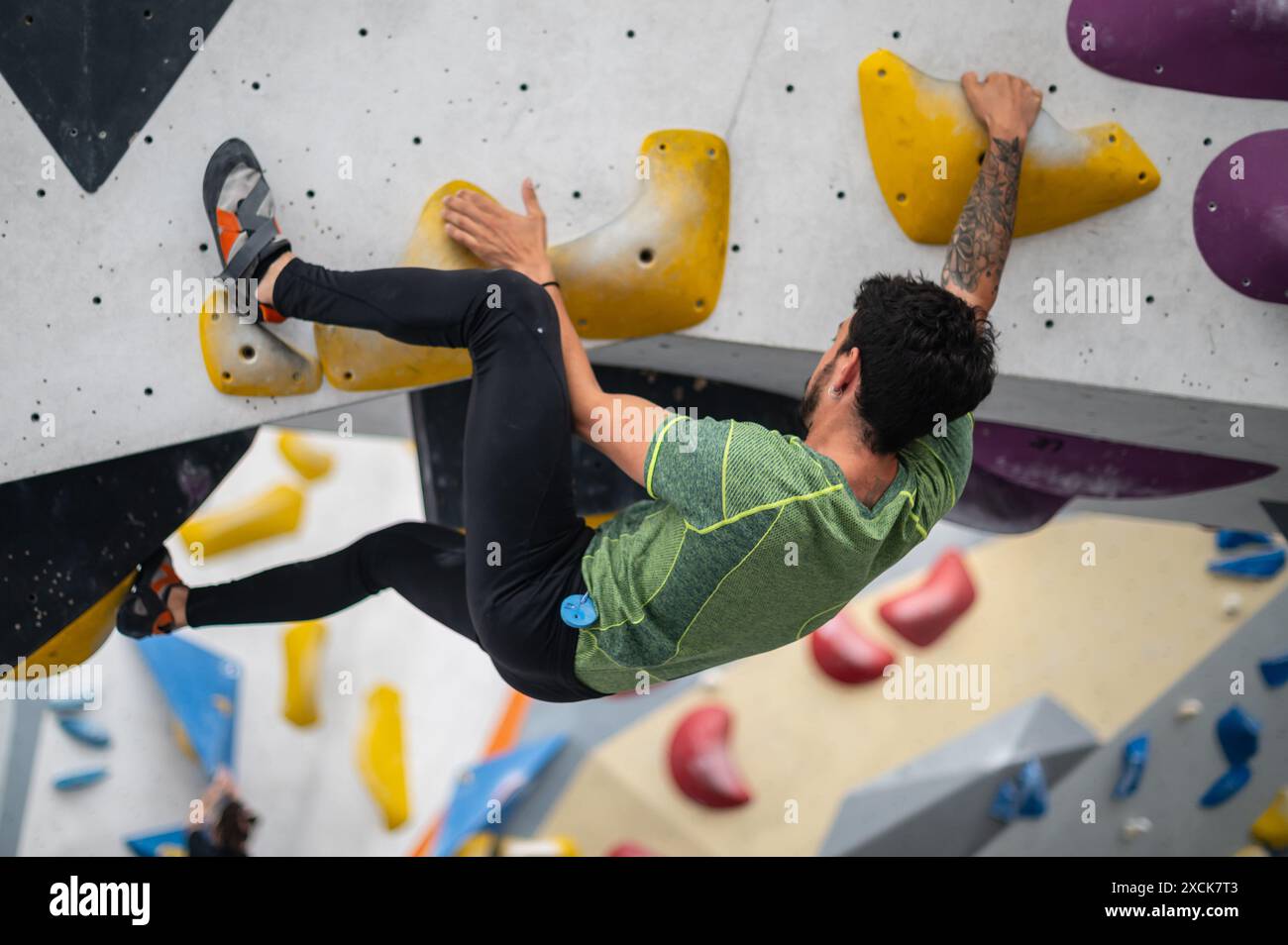 Indoor rock climbing male hi-res stock photography and images - Alamy