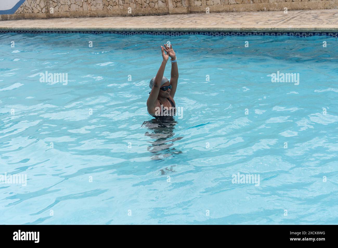 Woman swim dive swimming pool hi-res stock photography and images - Alamy