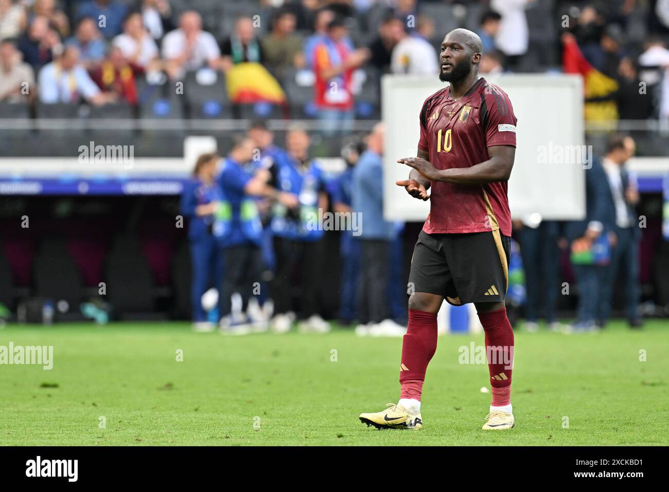 Romelu Lukaku (10) of Belgium thanking the fans after a soccer game ...