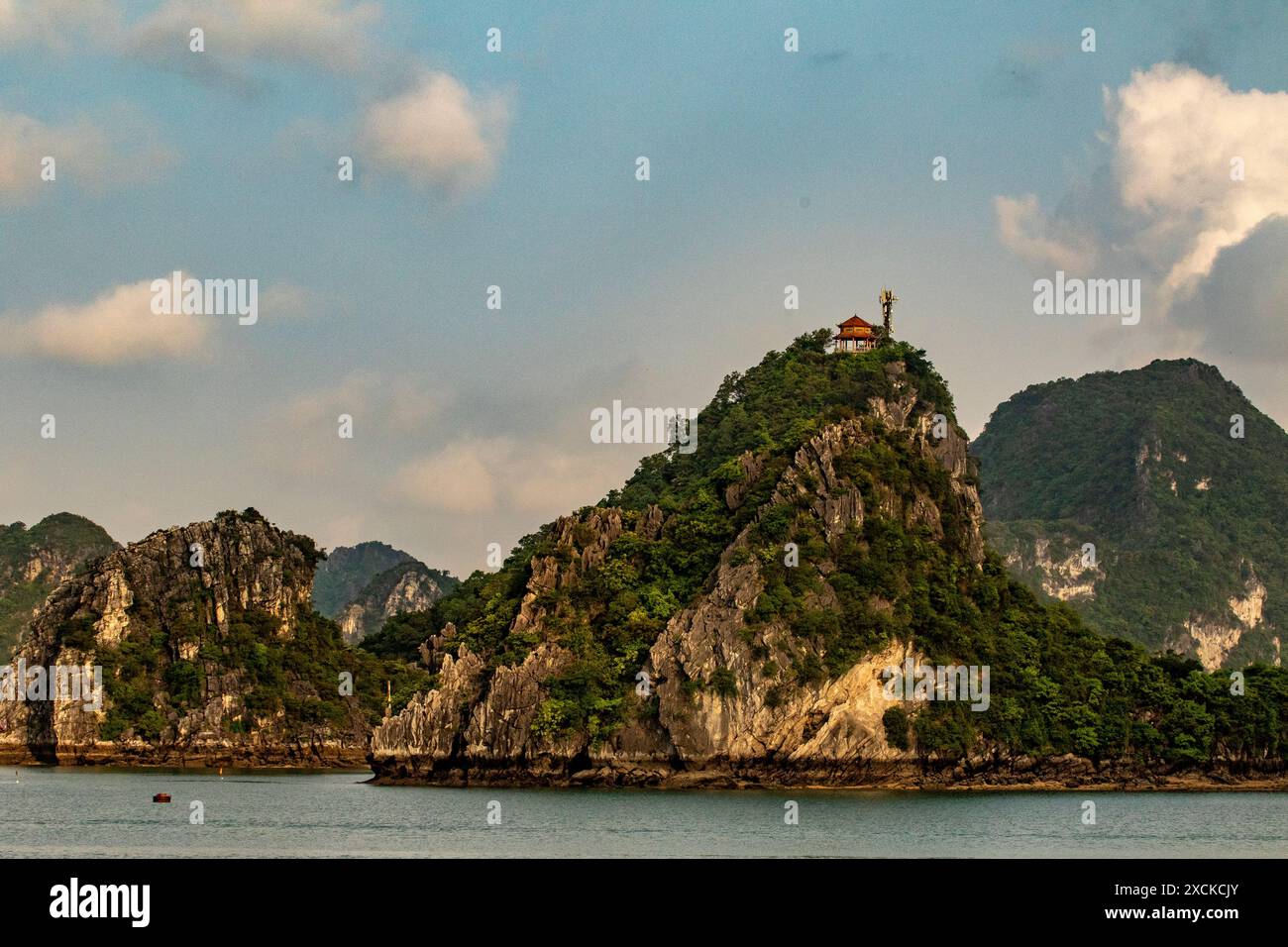 Stunning Ti Top Island in heart of the Alluring Long Bay, Vietnam ...