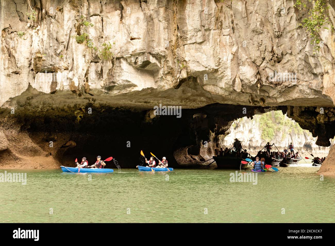 Superb boating and kayaking playground of Hang Luon Cave, Hạ Long Bay ...