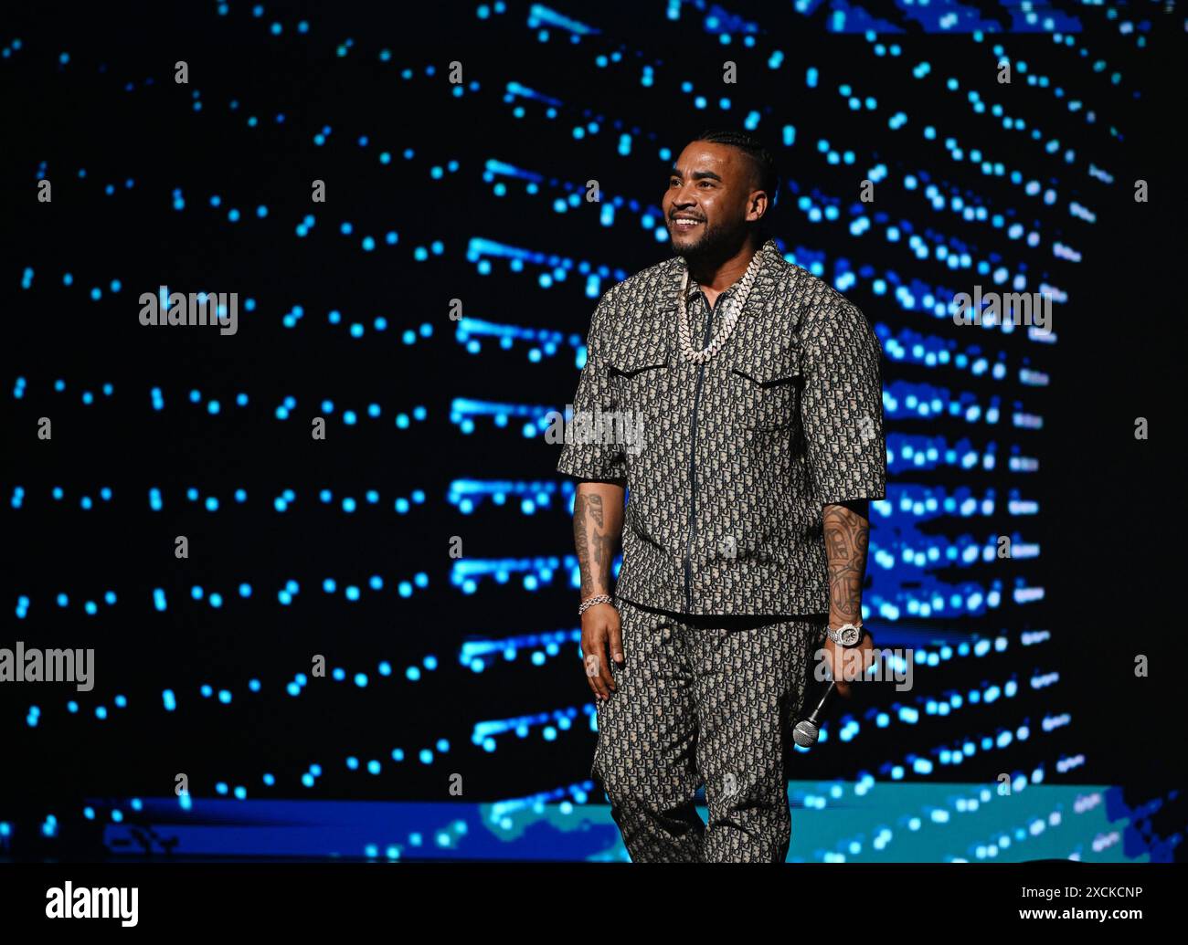 **FILE PHOTO** Don Omar Reveals Cancer Diagnosis. HOLLYWOOD FL - MAY 02 ...