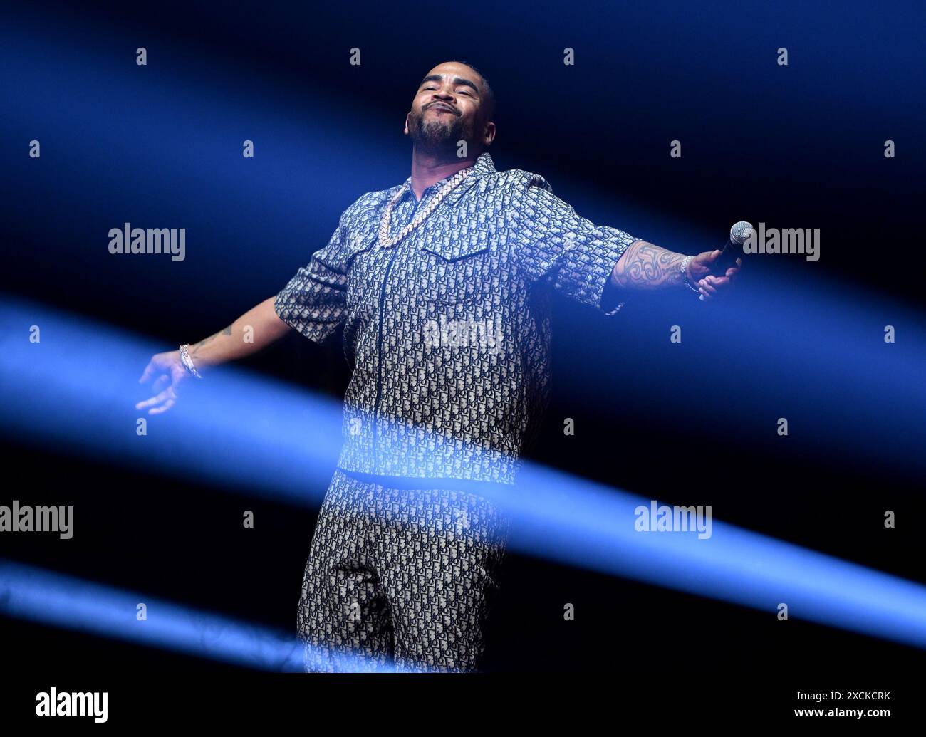 **FILE PHOTO** Don Omar Reveals Cancer Diagnosis. HOLLYWOOD FL - MAY 02 ...