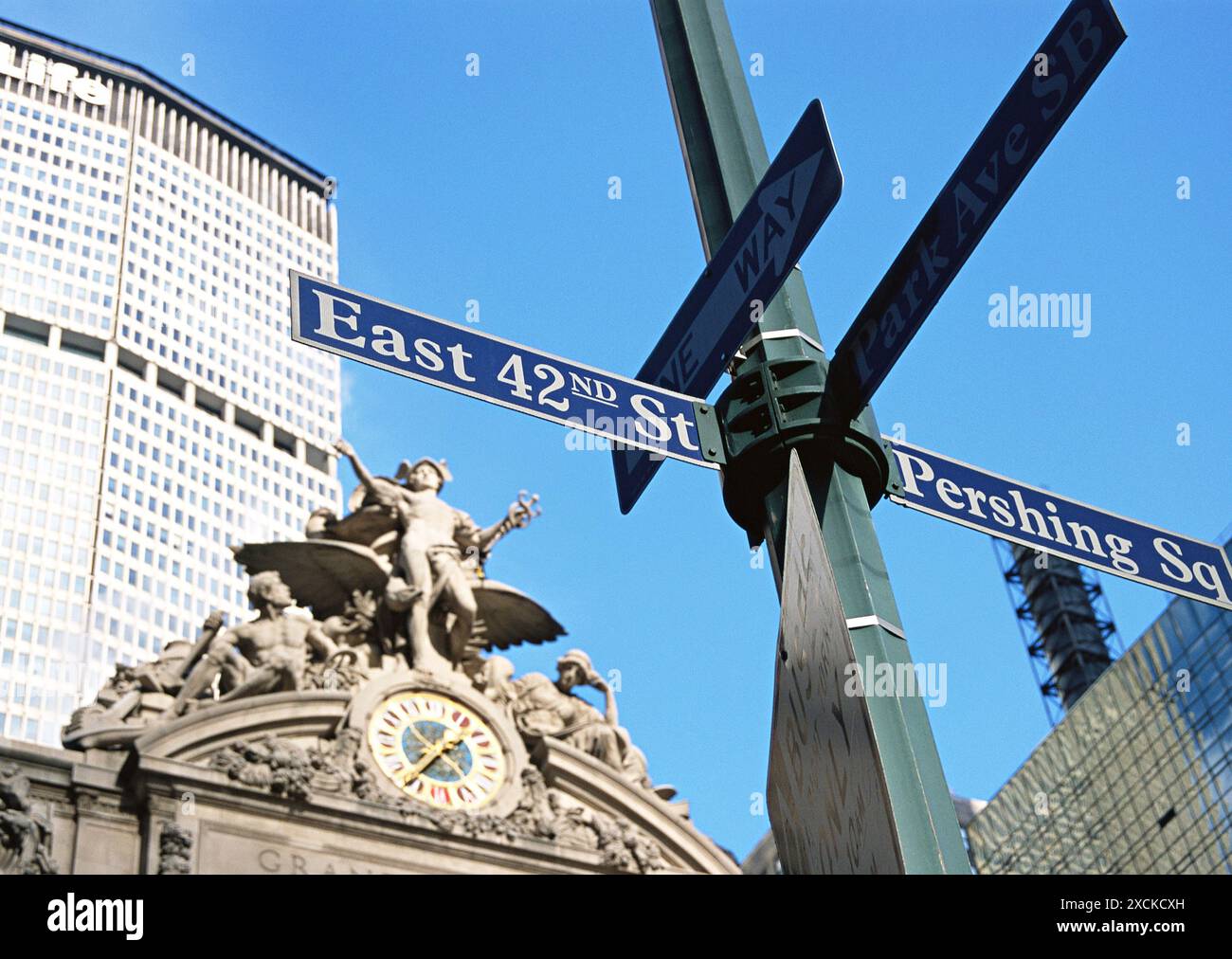 New york buildings 2000 hi-res stock photography and images - Alamy