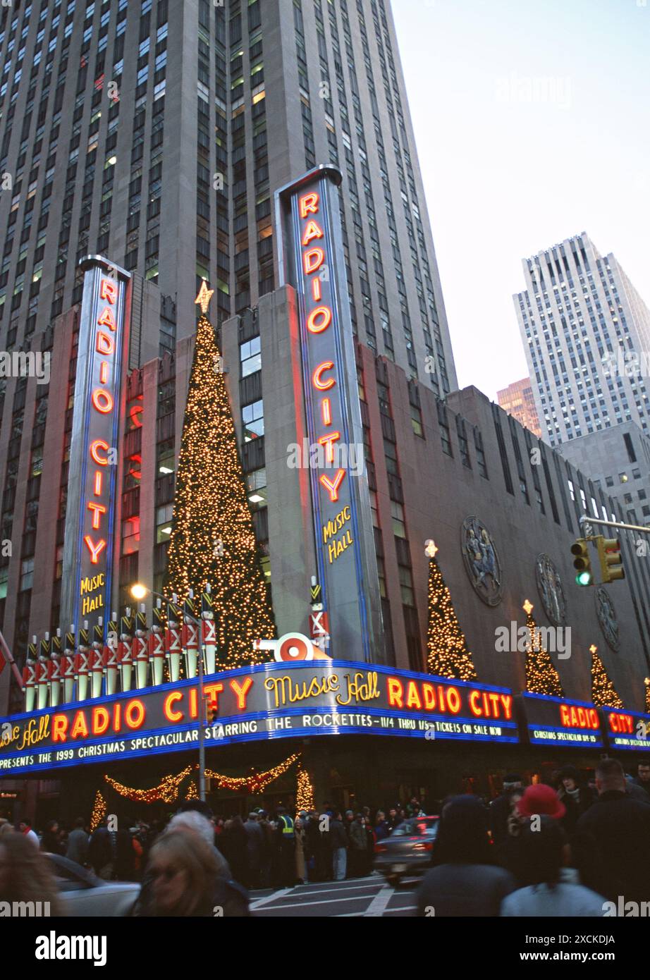 New york buildings 2000 hi-res stock photography and images - Alamy