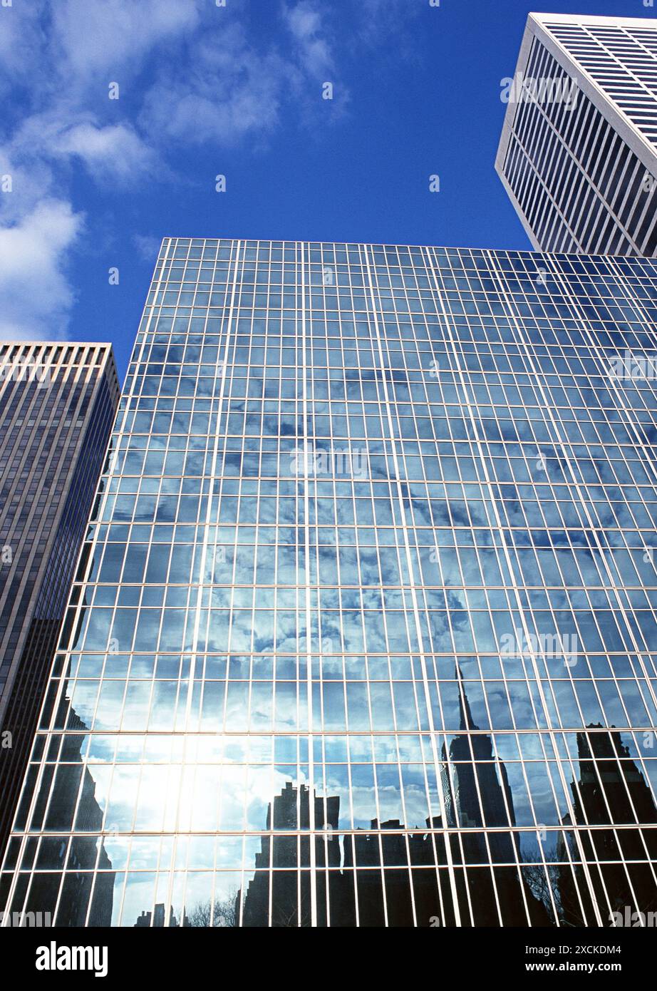 New york buildings 2000 hi-res stock photography and images - Alamy