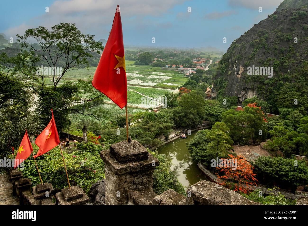 Spectacular view Ninh Bình, Vietnam, from the 500 step Lying Dragon ...