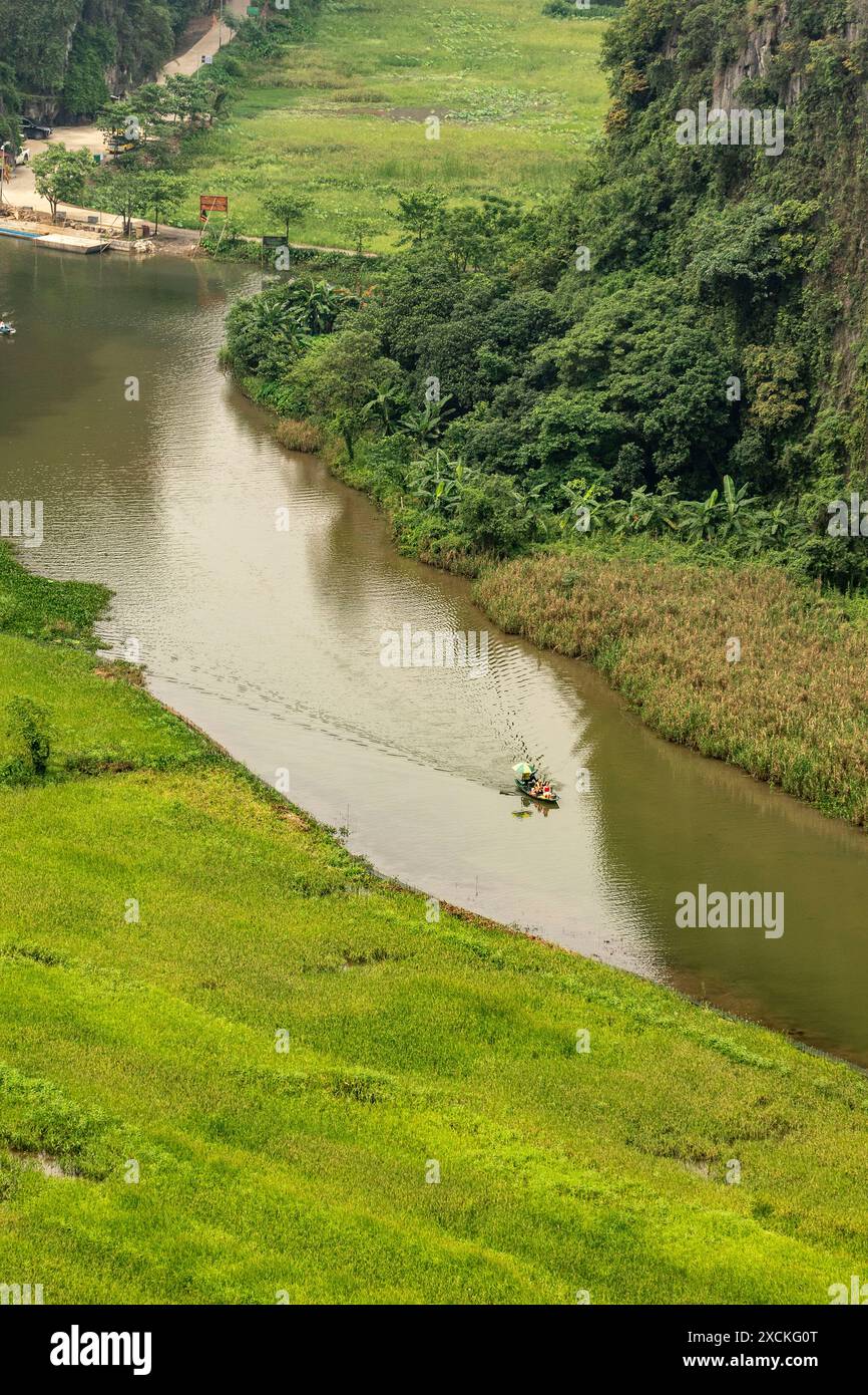 Breathtaking view of tourist sampans meandering along the Tam Coc river ...