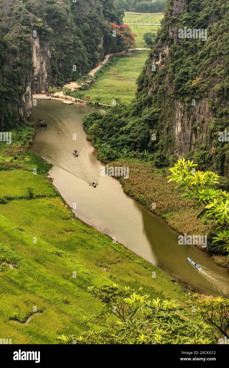 Breathtaking view of tourist sampans meandering along the Tam Coc river ...