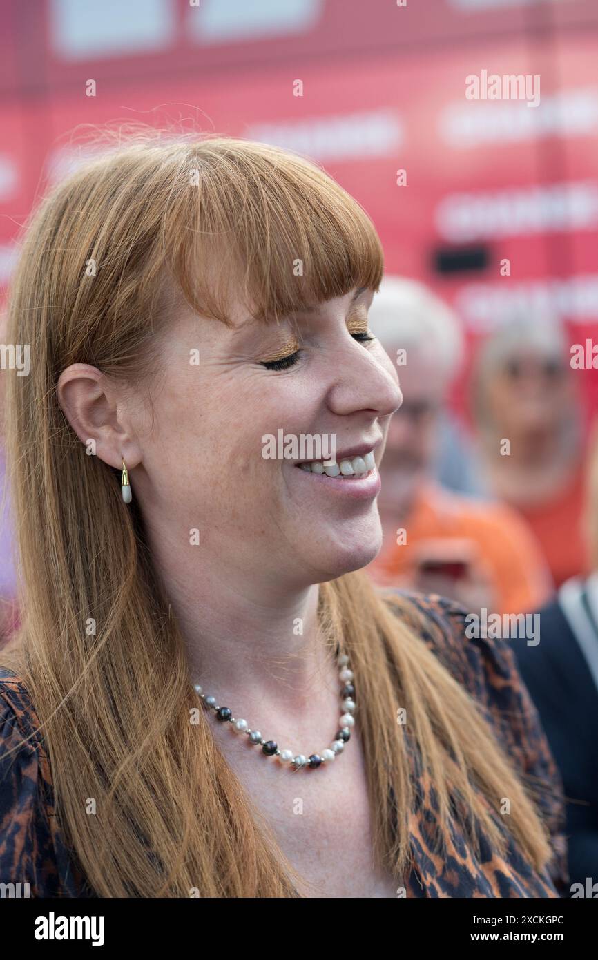 Mansfield, Nottinghamshire, England, UK. 17th June, 2024. The labour ...